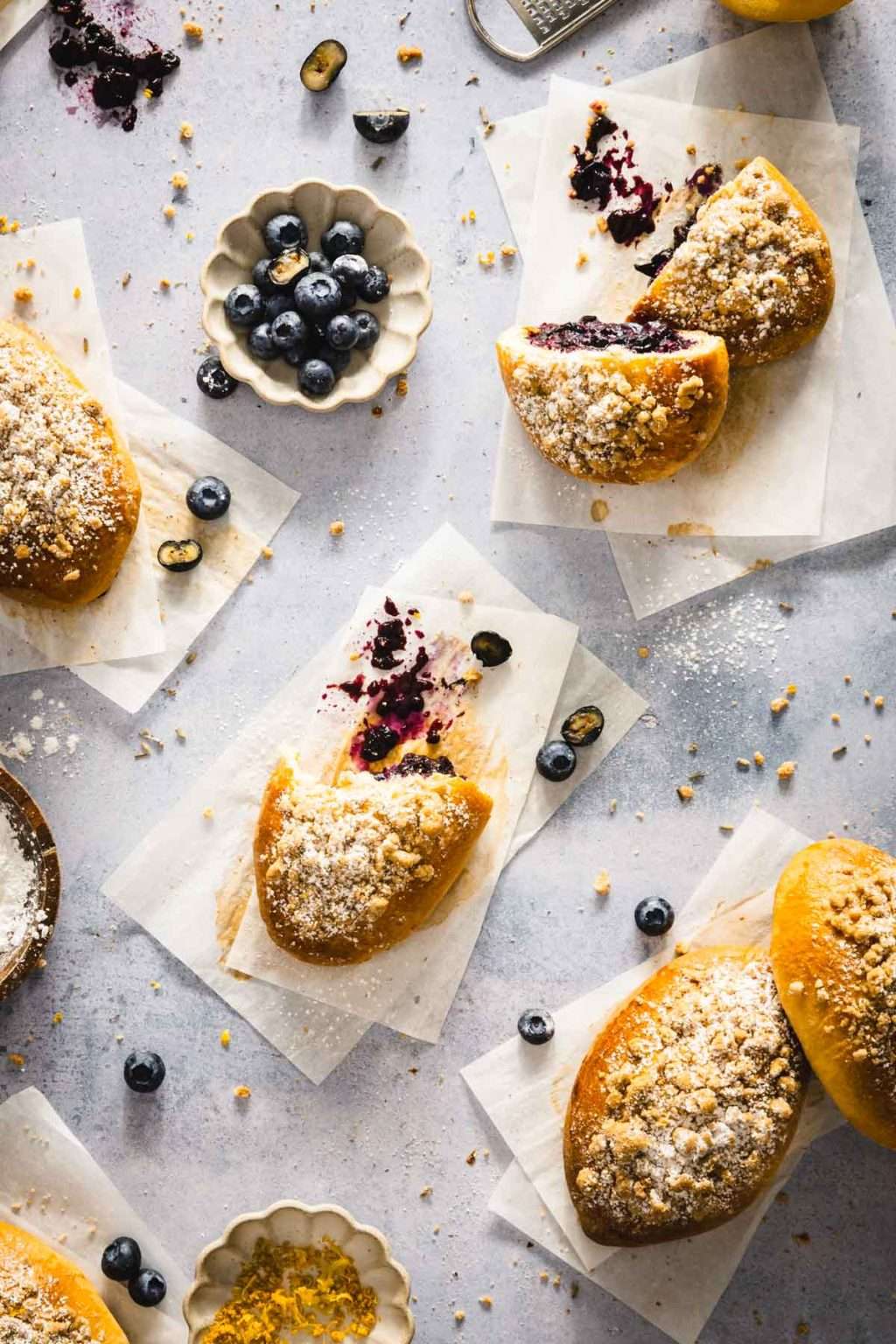 Jagodzianki - Polish Blueberry Sweet buns with Crumble - My Omni Kitchen